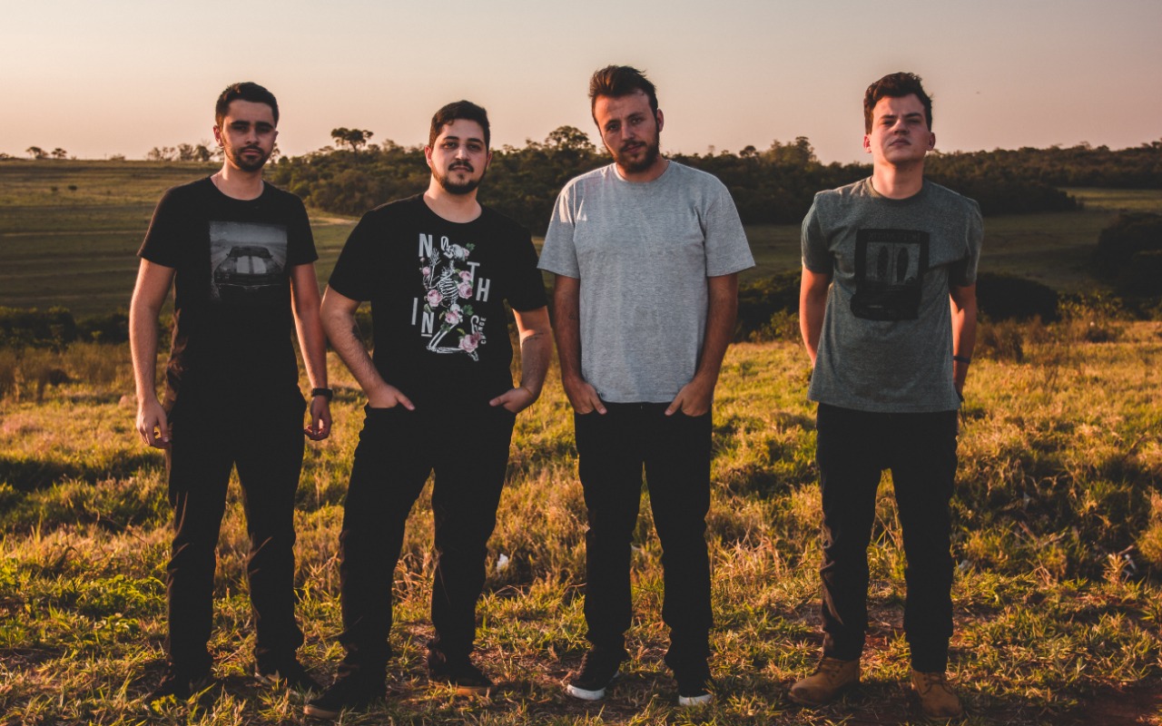 Banda Carvel lança álbum de estreia - Rock Master