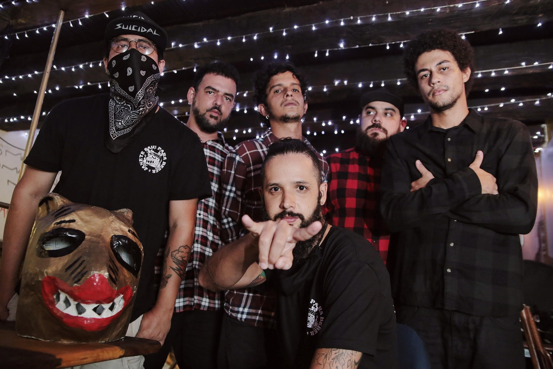 Pernambucanos do Janete Saiu Para Beber lançam ao vivo no estúdio ...